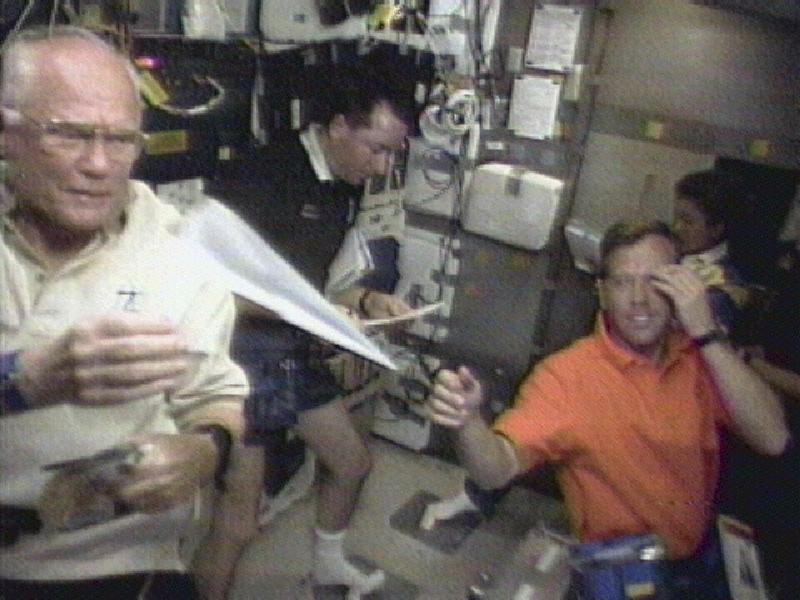"Good Morning Discovery": Robin Williams Wakes Up Space Shuttle ...