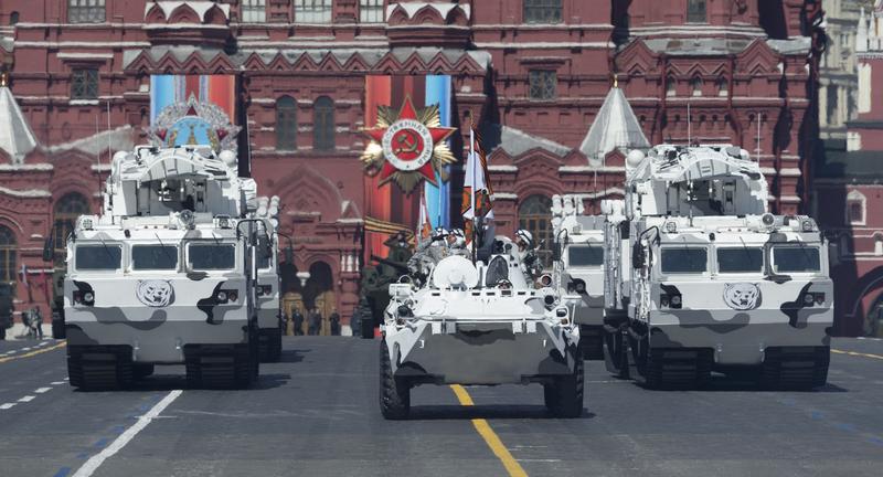 Russia Showcases Arctic Hardware in Red Square Military Parade ...
