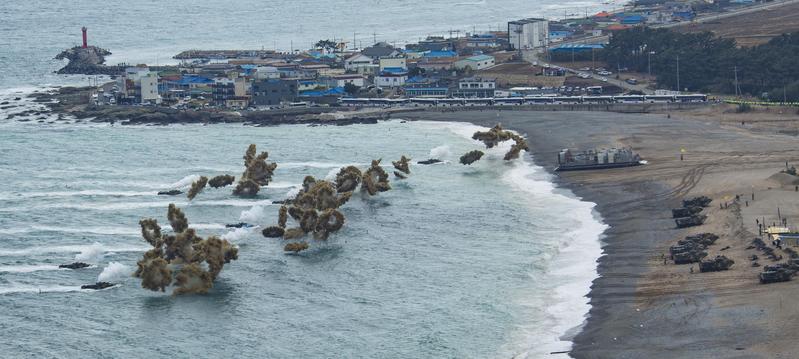 Navy, Marine Corps' New Strategy to Counter A2/AD | RealClearDefense