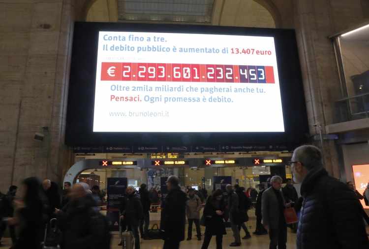 Defusing the Debt Bomb | RealClearPolitics