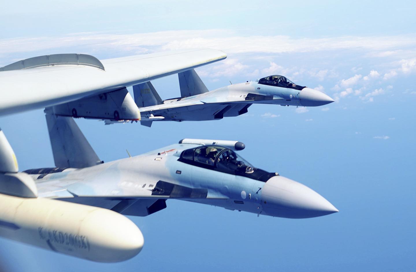 China Flies Su-35 Fighters Over Bashi Channel for First Time ...
