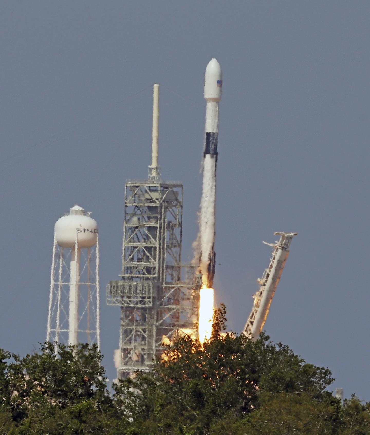 SpaceX’s New Rocket Studied by USAF | RealClearDefense