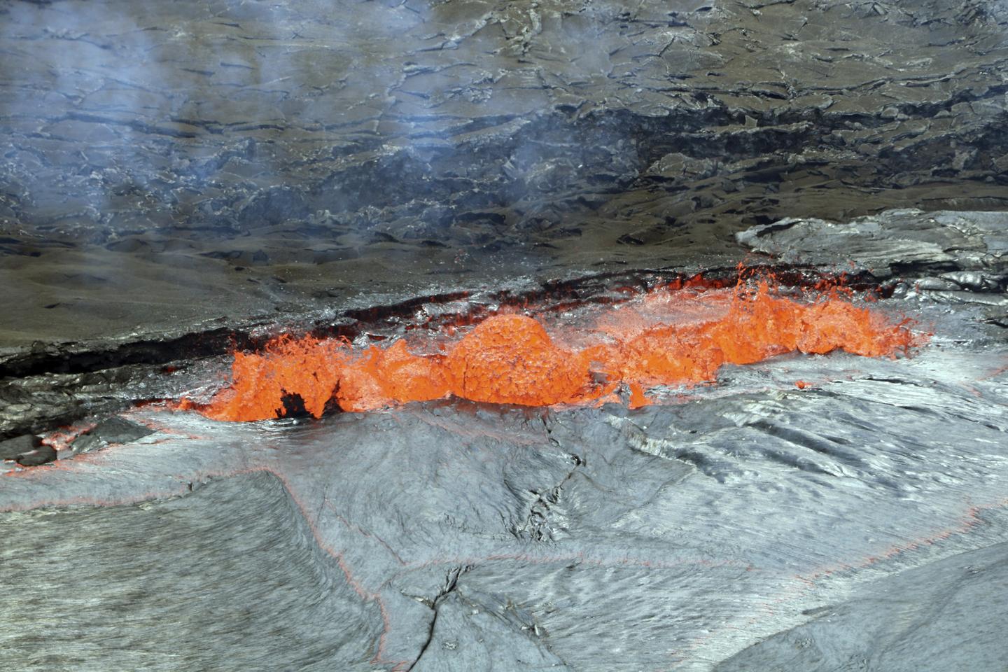 Hidden Magma Pools Pose Eruption Risks We Can’t Yet Detect ...