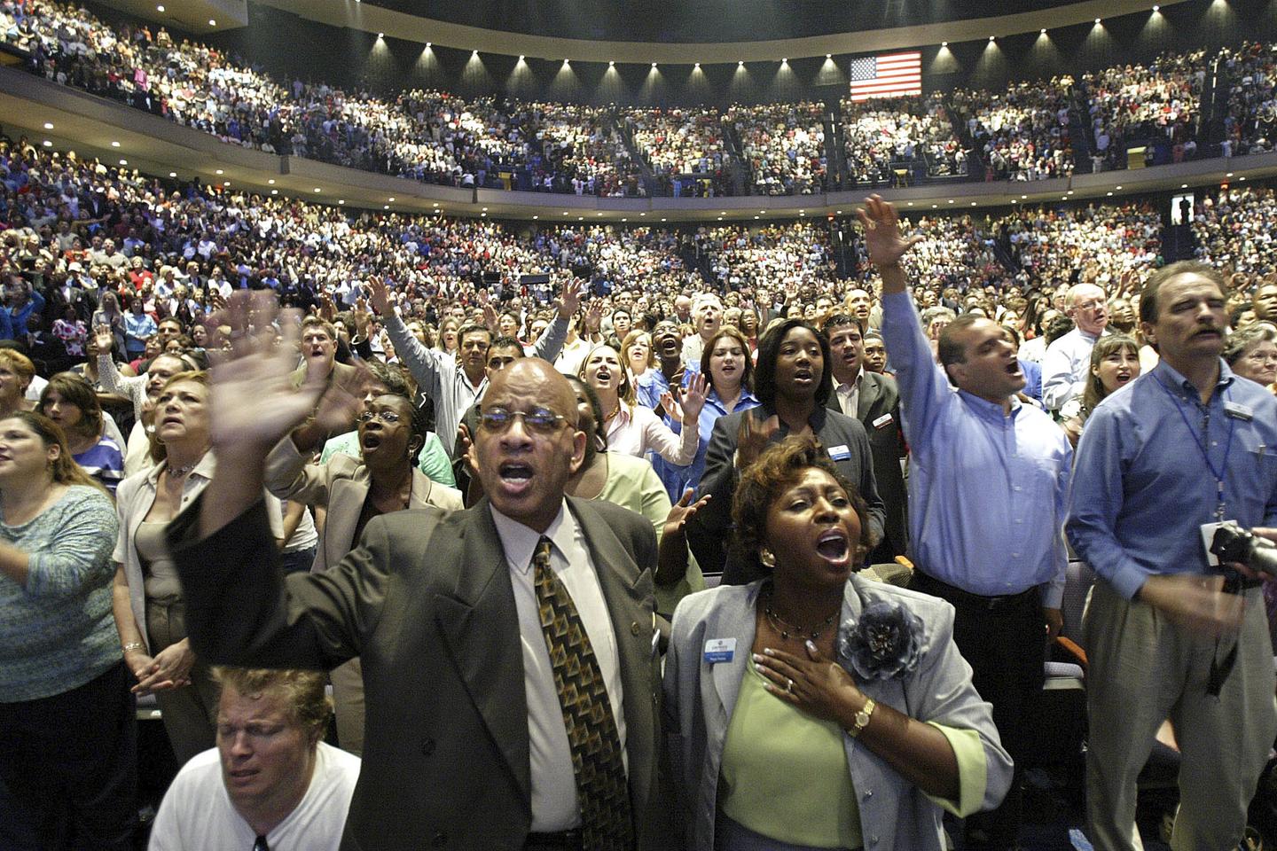 Evangelical Megachurches Embrace (Some) Catholic Traditions ...