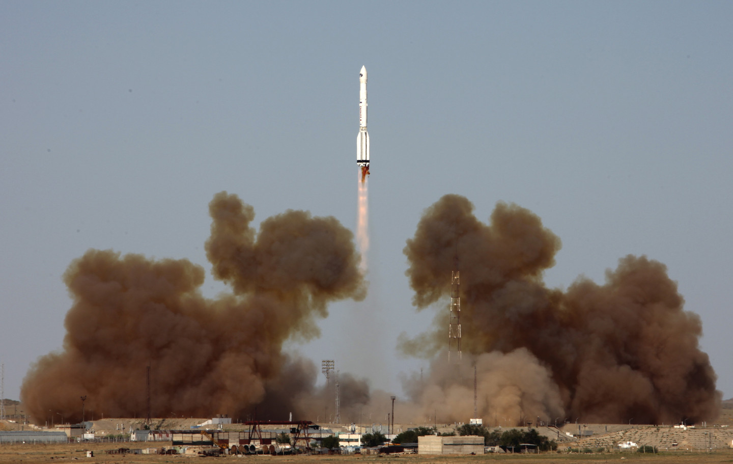 Military Satellites Will Be Armed ‘With Lasers and Guns’ by 2030 ...