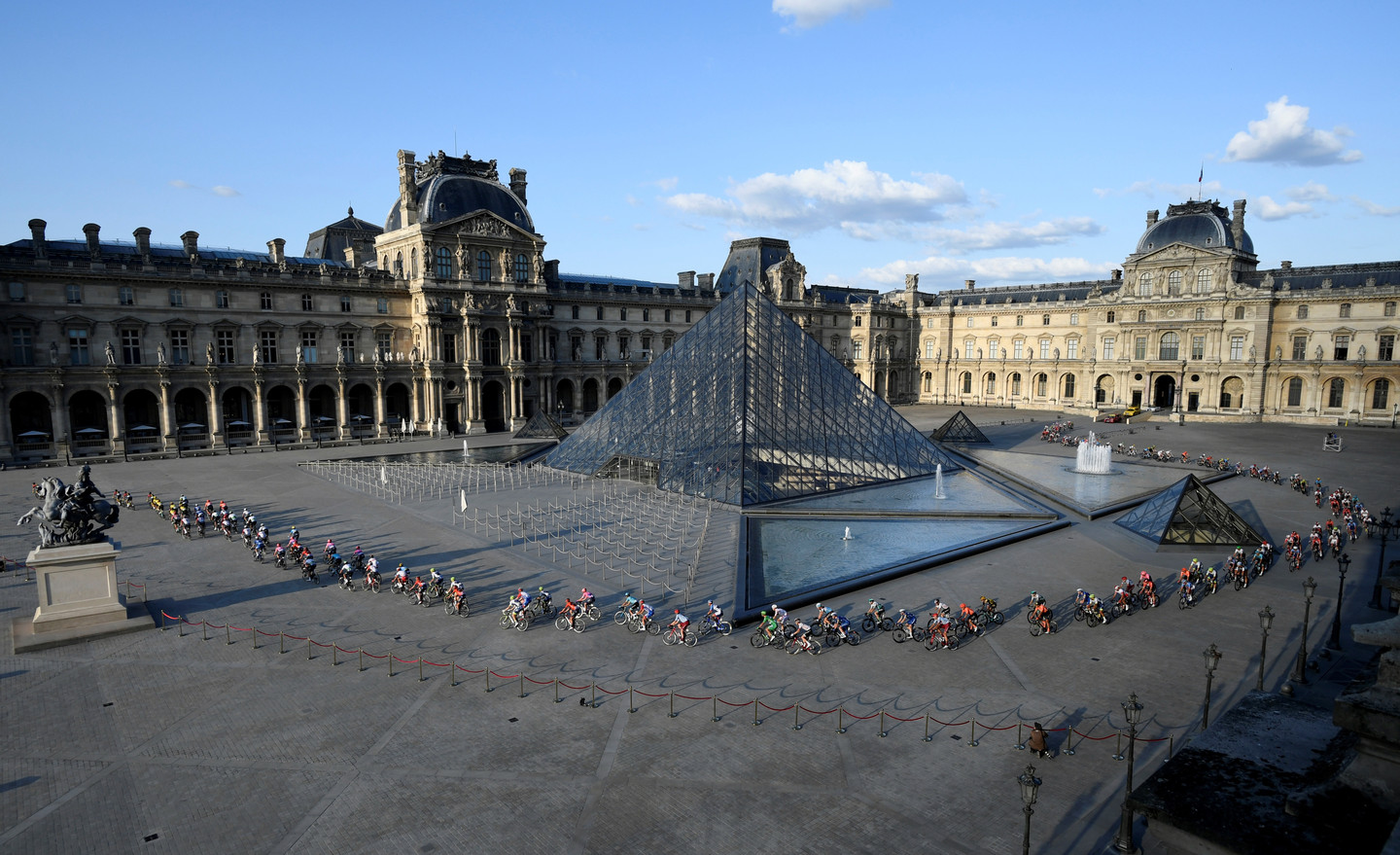 Louvre's Evolution From Paris Watchtower to Massive Museum ...