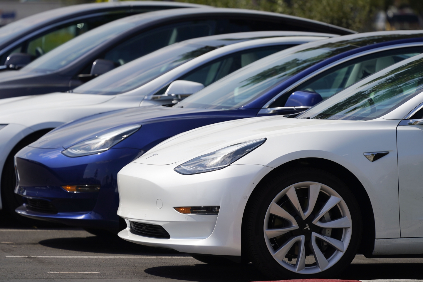 The Meaning of the Most Negative Tesla Share Predictions | RealClearMarkets