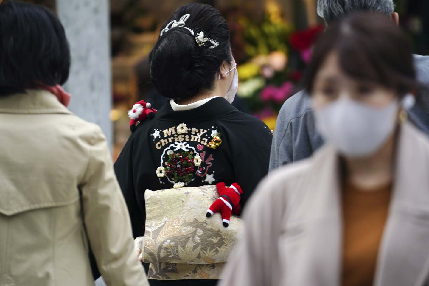 Mask Wearing May Result in Less Social Distancing | RealClearScience