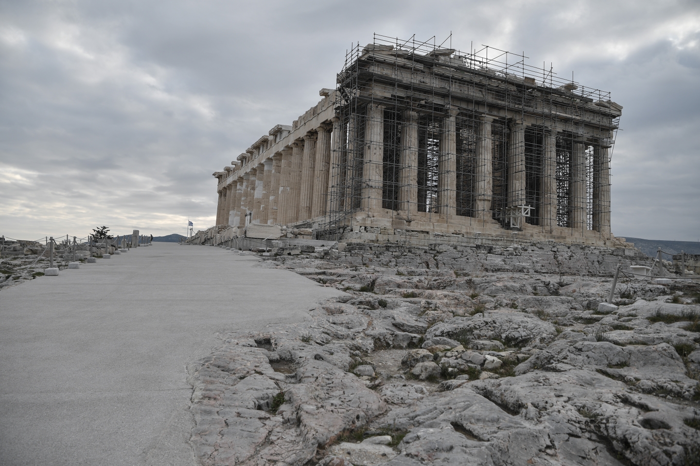 Scientists Explore Greek Ship Carrying Parts of Parthenon ...