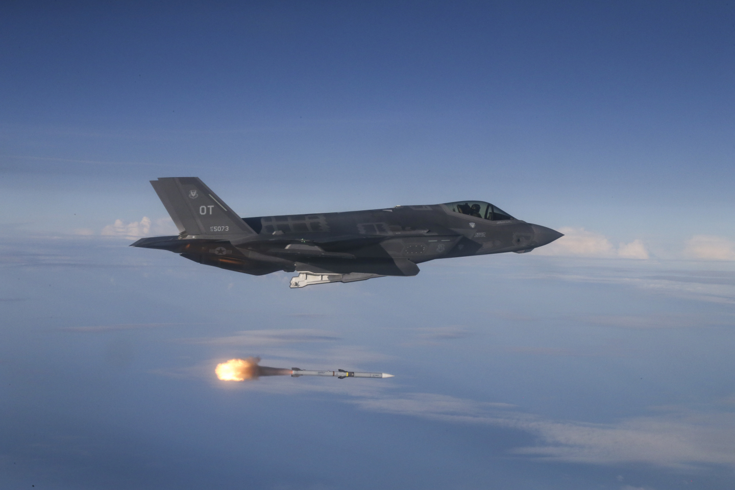 Raytheon Looks at Integrating AMRAAM-ER in F-35A | RealClearDefense