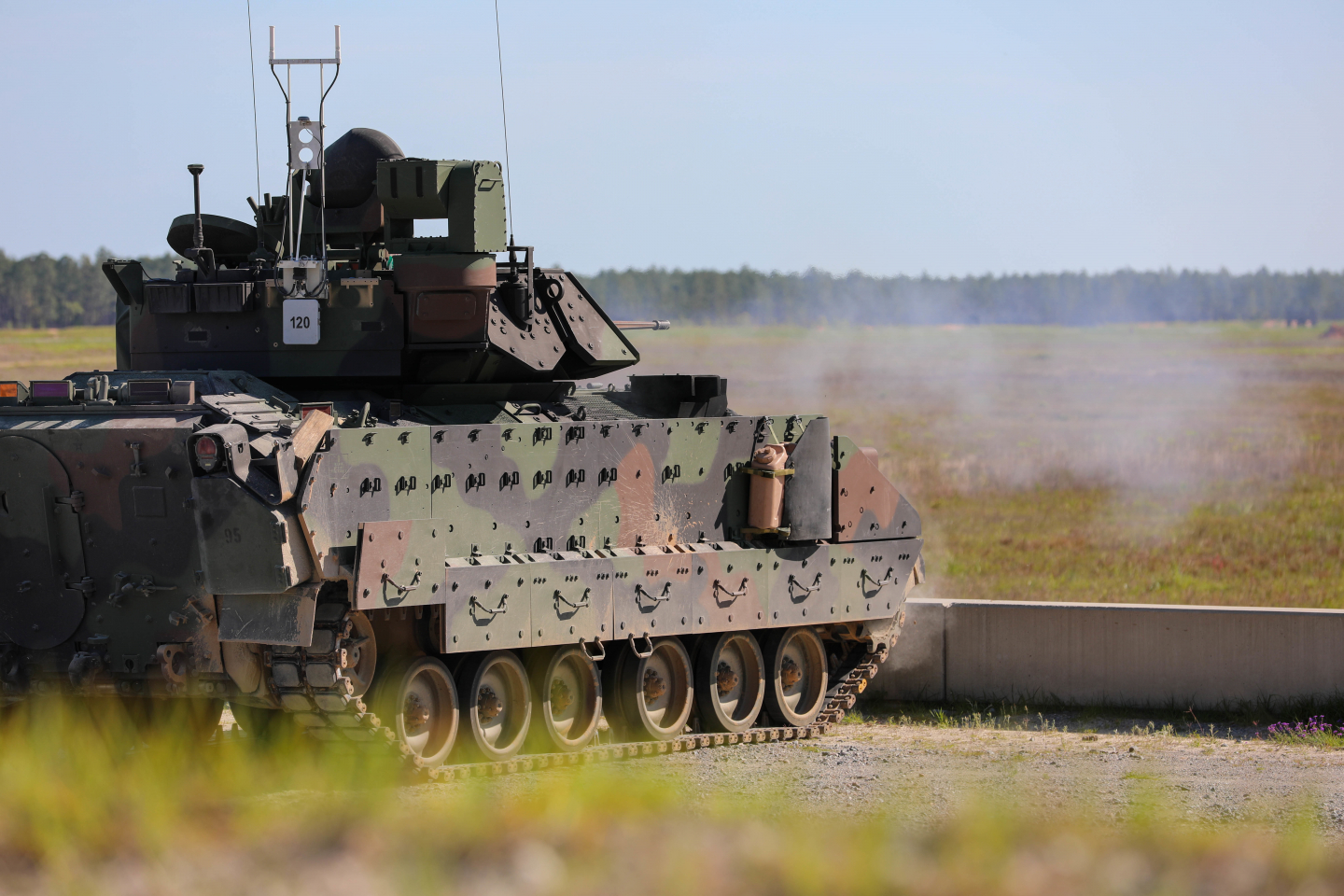 U.S. Army Equips Its First Armored Unit With Modernized M2A4 Bradley ...