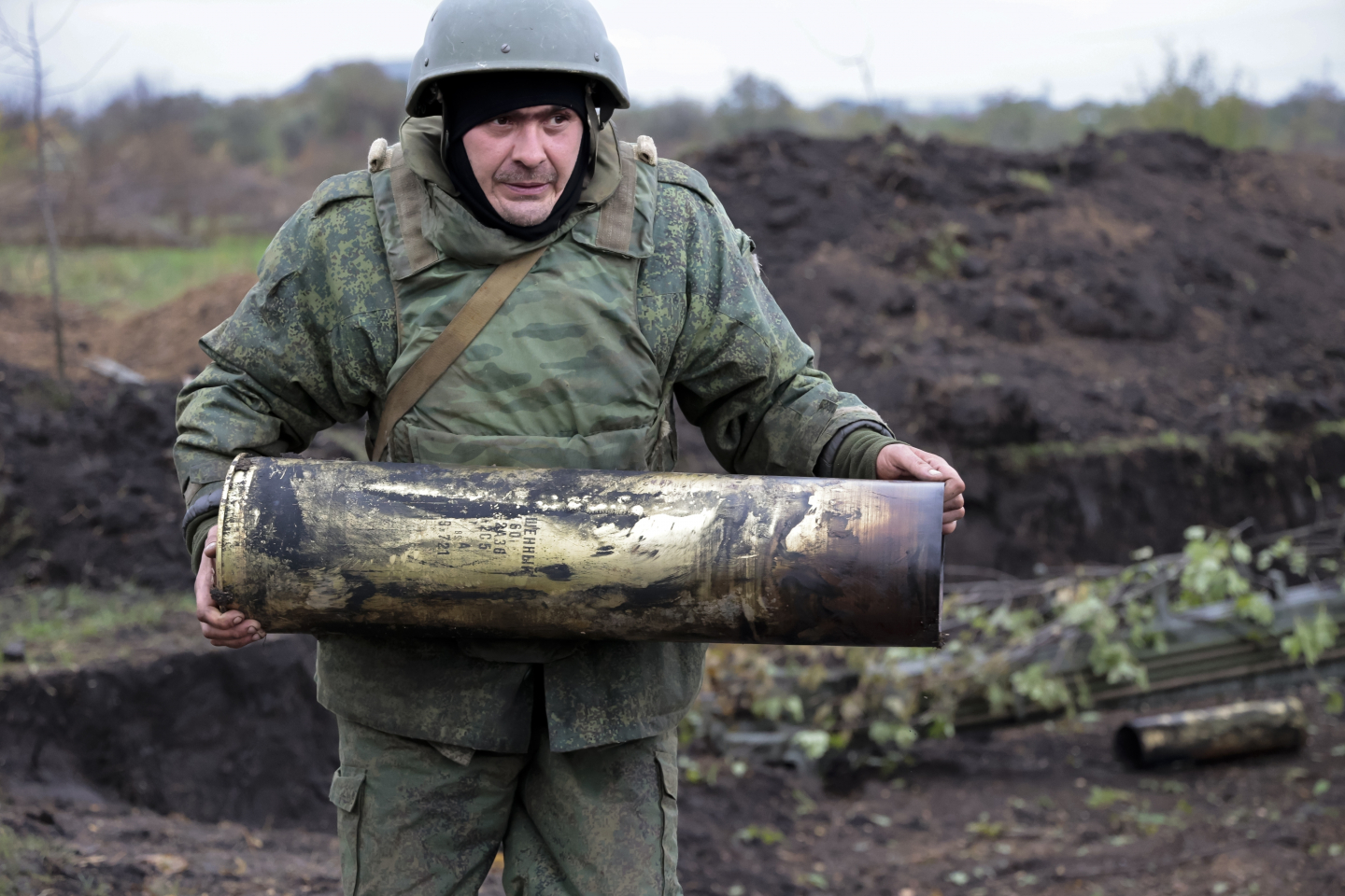 U.S. Artillery Production for Ukraine Limited by Lack of Machine Tools ...