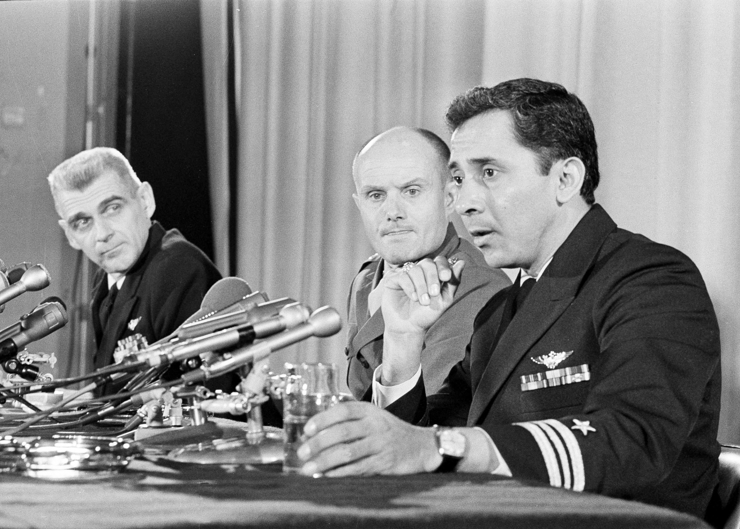 Belief in America Got Navy Pilot Through 8½ Years As POW in Vietnam ...
