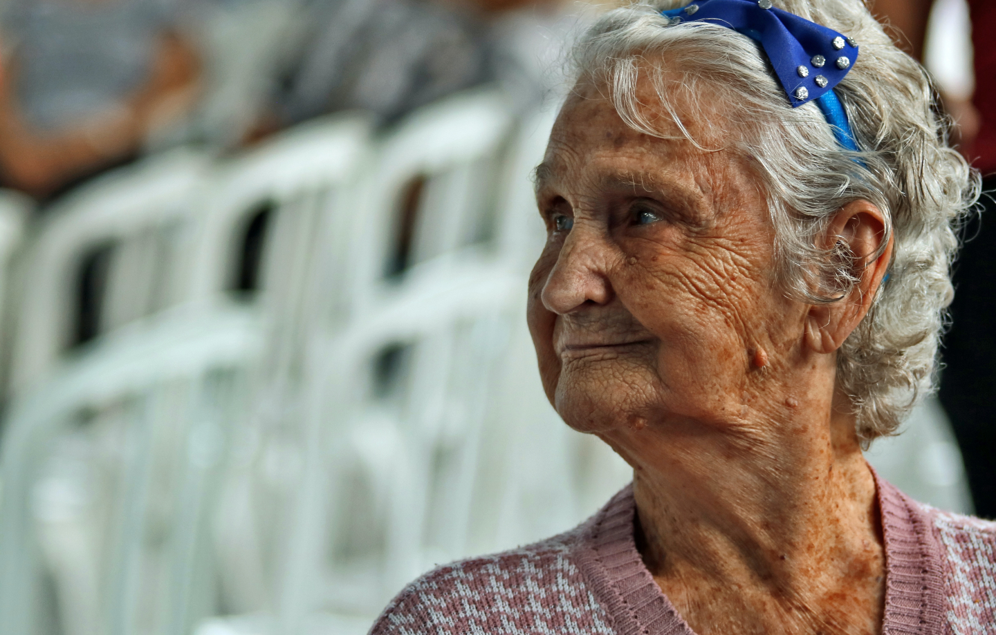 The Brain Goes Through 'Rapid and Unstable' Change During Middle-Age ...