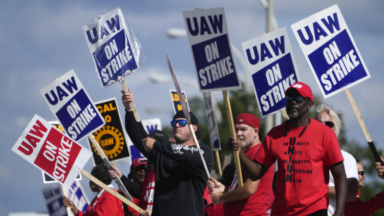 UAW Tossed Old Playbook in Favor of Surprise-Attack Strategy ...