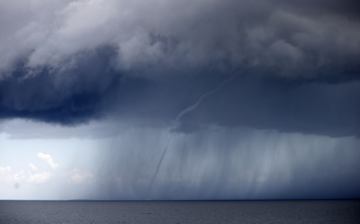 Great Lakes Waterspout Outbreak Breaks Records | RealClearScience