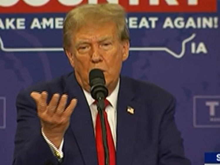 Trump: I May Have A "Little Tiny Desk" On Stage At My Inauguration To ...