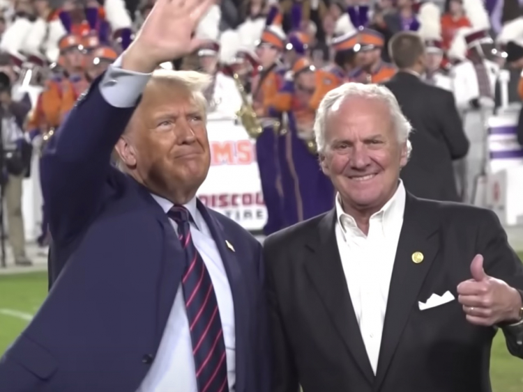 Watch: Crowd Cheers Trump At Clemson Football Game In South Carolina ...