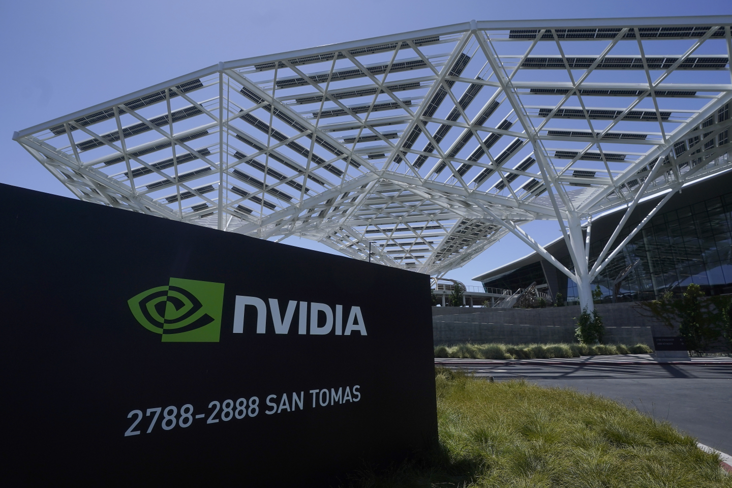 Nvidia's Rise Reminds Us Yet Again That the Fed Isn't Relevant ...