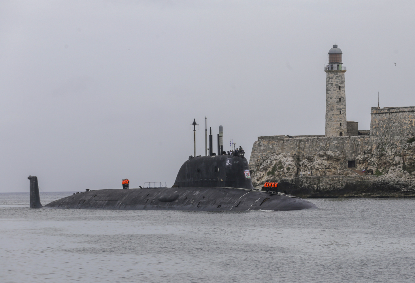 U.S. Sub Pulls Into Gitmo After Russian Warships Arrive in Cuba ...