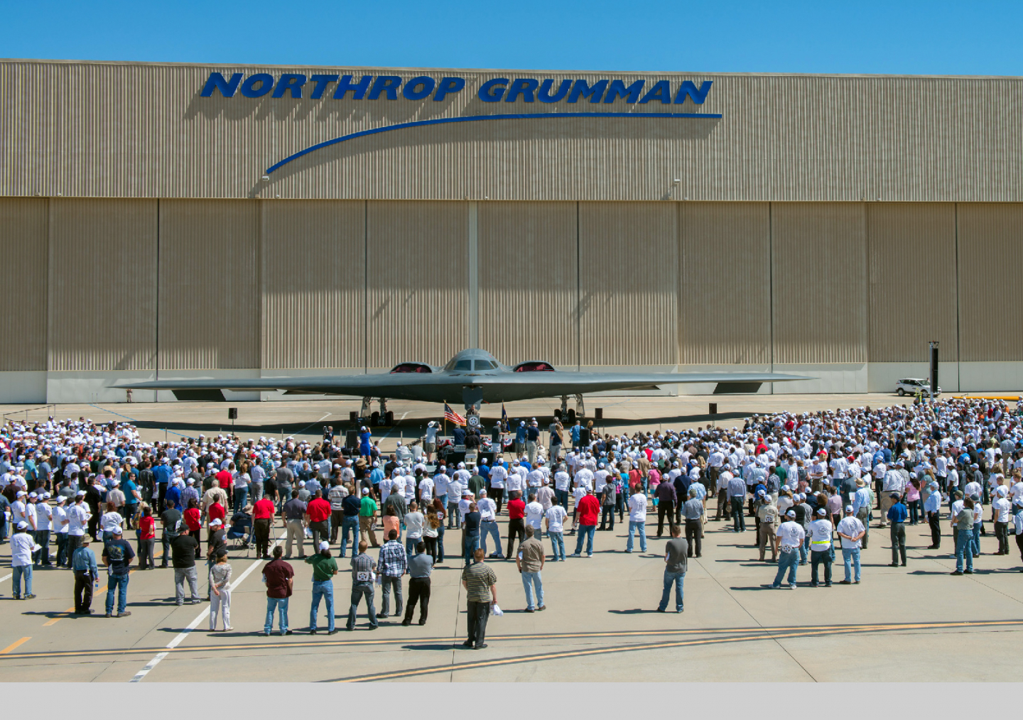 Latest US Secret Aircraft Can DROP 3000 Bombs in 3 Minutes ...