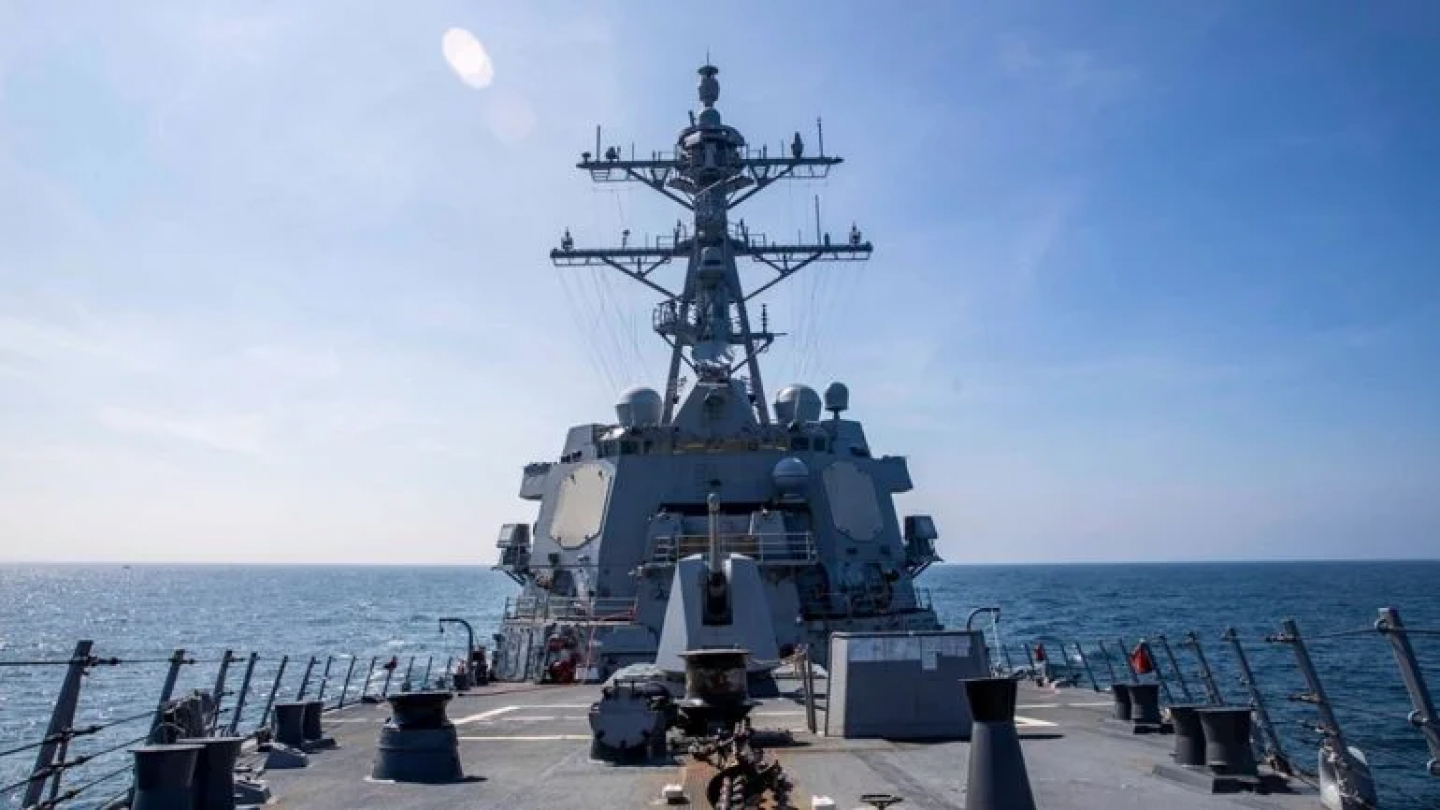 DDG USS Ralph Johnson Conducts FONOPs Through Taiwan Strait ...