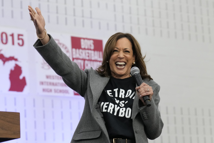 Full Replay: Kamala Harris Campaigns With Lizzo In Detroit, Michigan ...
