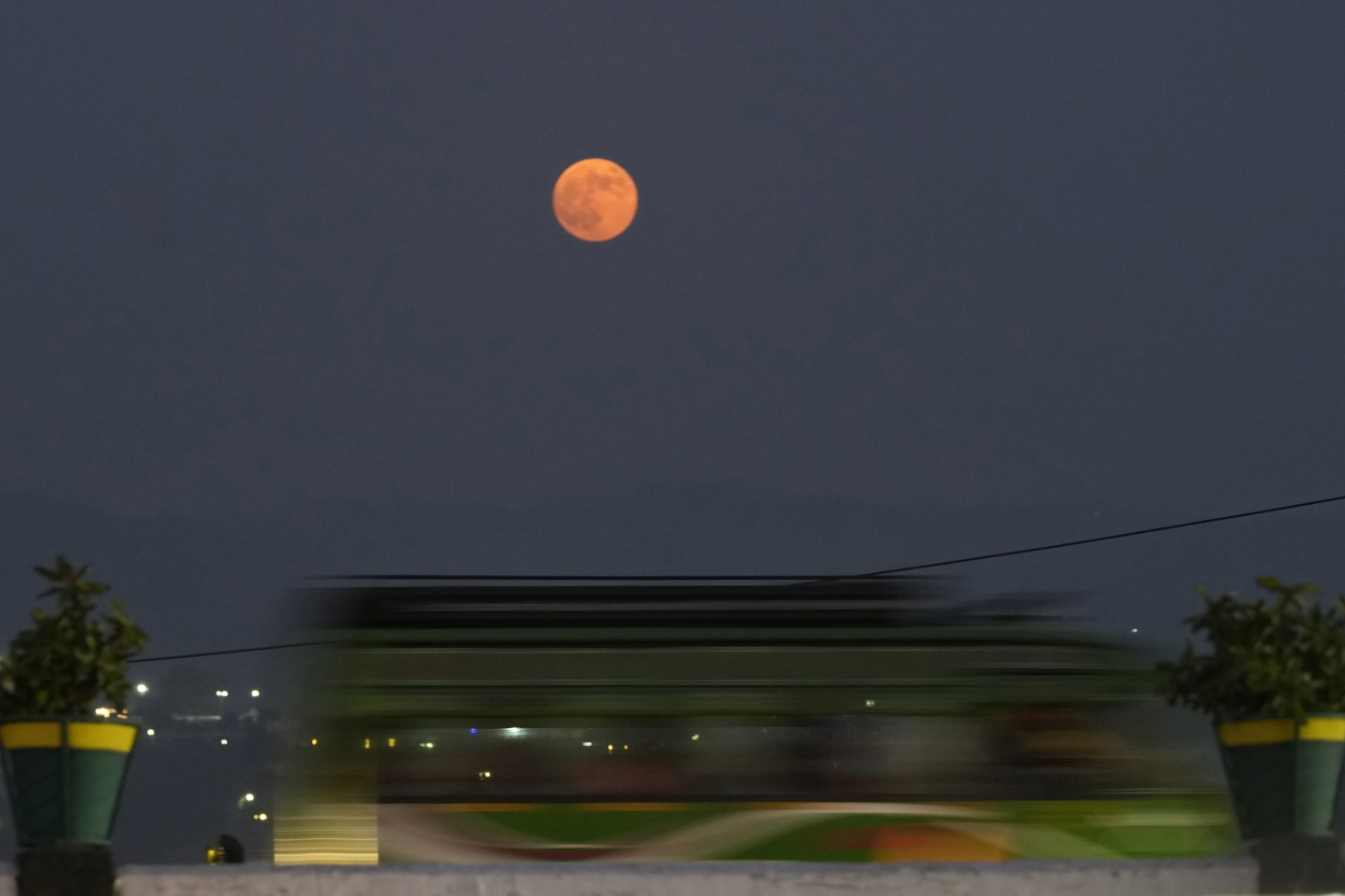 New Study of Moon Samples Reveals Lunar History | RealClearHistory