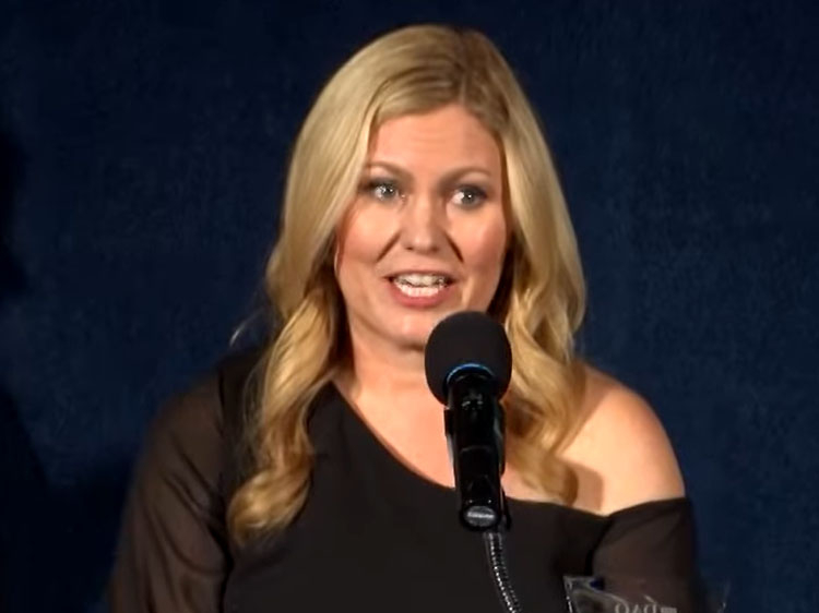 Susan Crabtree Accepts "Dao Prize For Excellence In Investigative ...