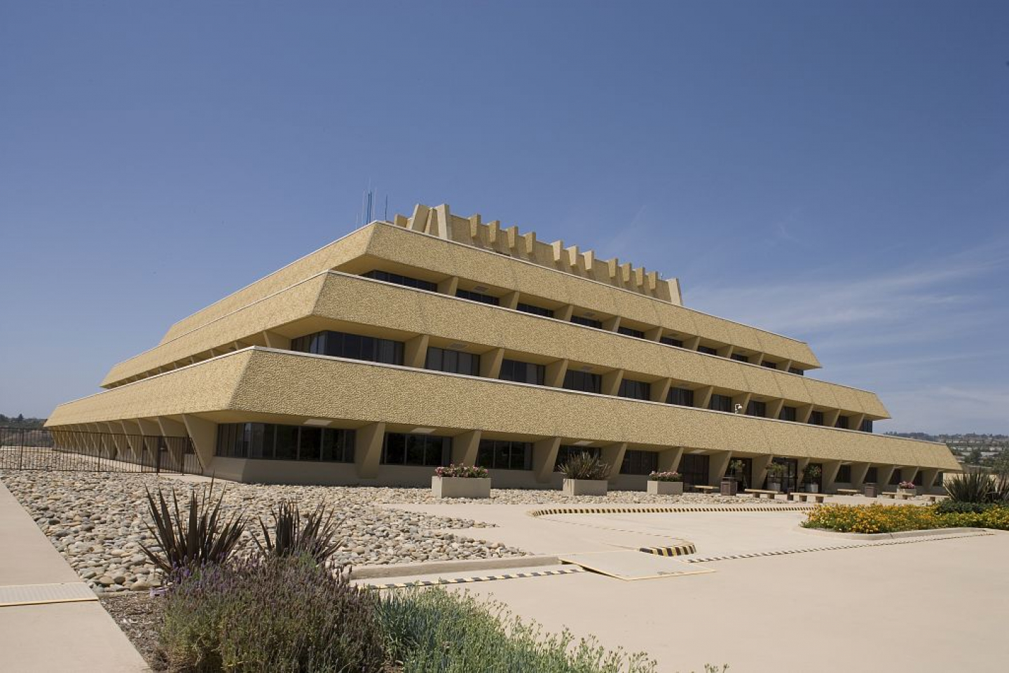 Waste of the Day: GSA Auction of “Ziggurat” Building Loses Money ...