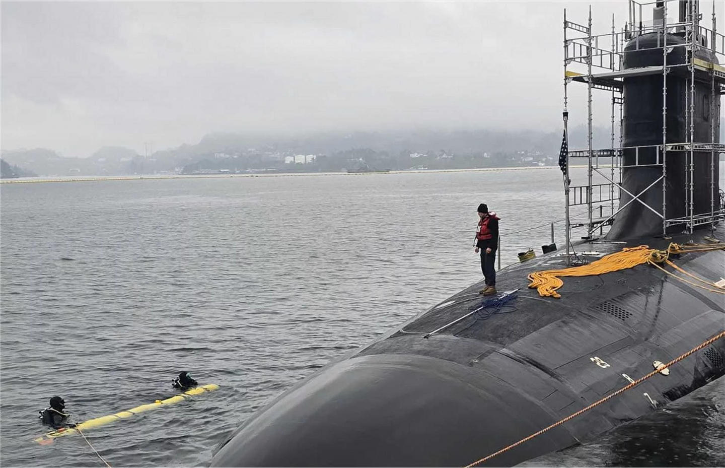 USS Delaware First Sub Torpedo Tube Launch and Recovery of UUV ...