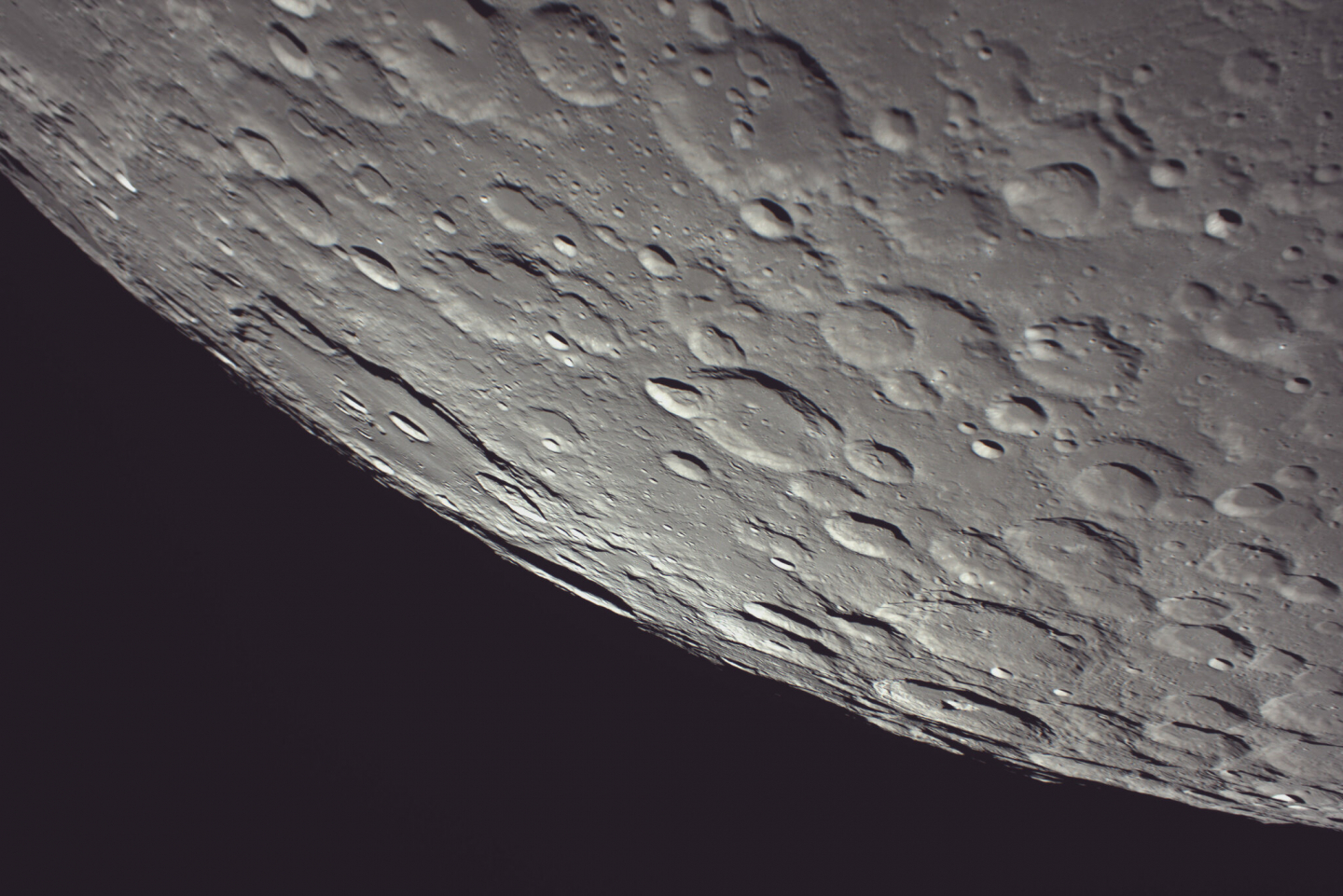 The Moon Has a Powerful Optical Illusion | RealClearScience