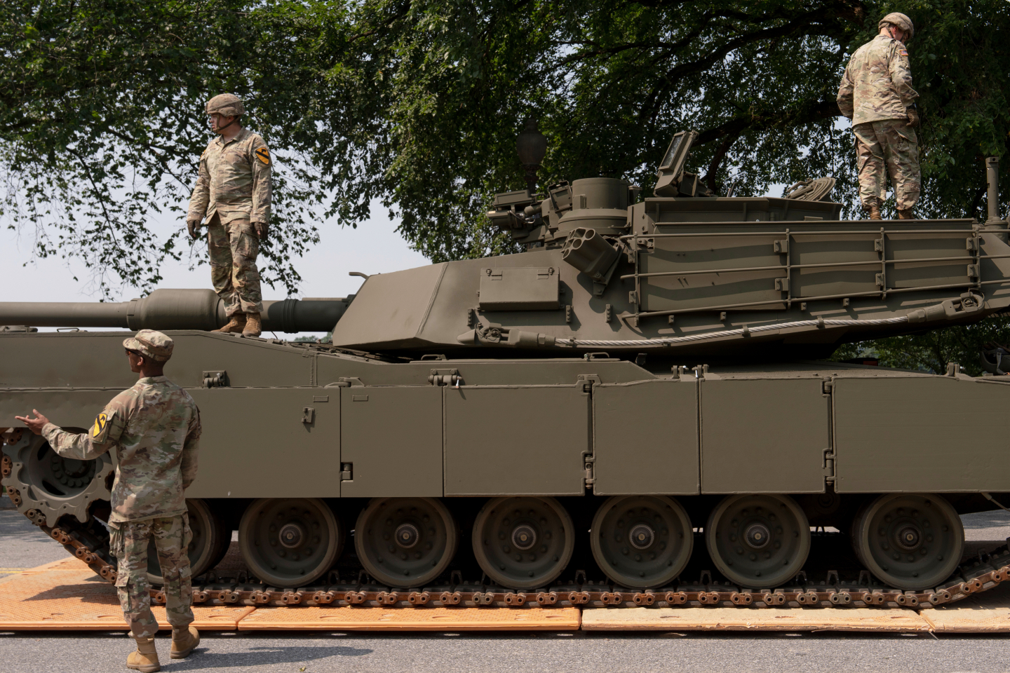 The M1 Abrams on Parade and Containing Putin | RealClearDefense
