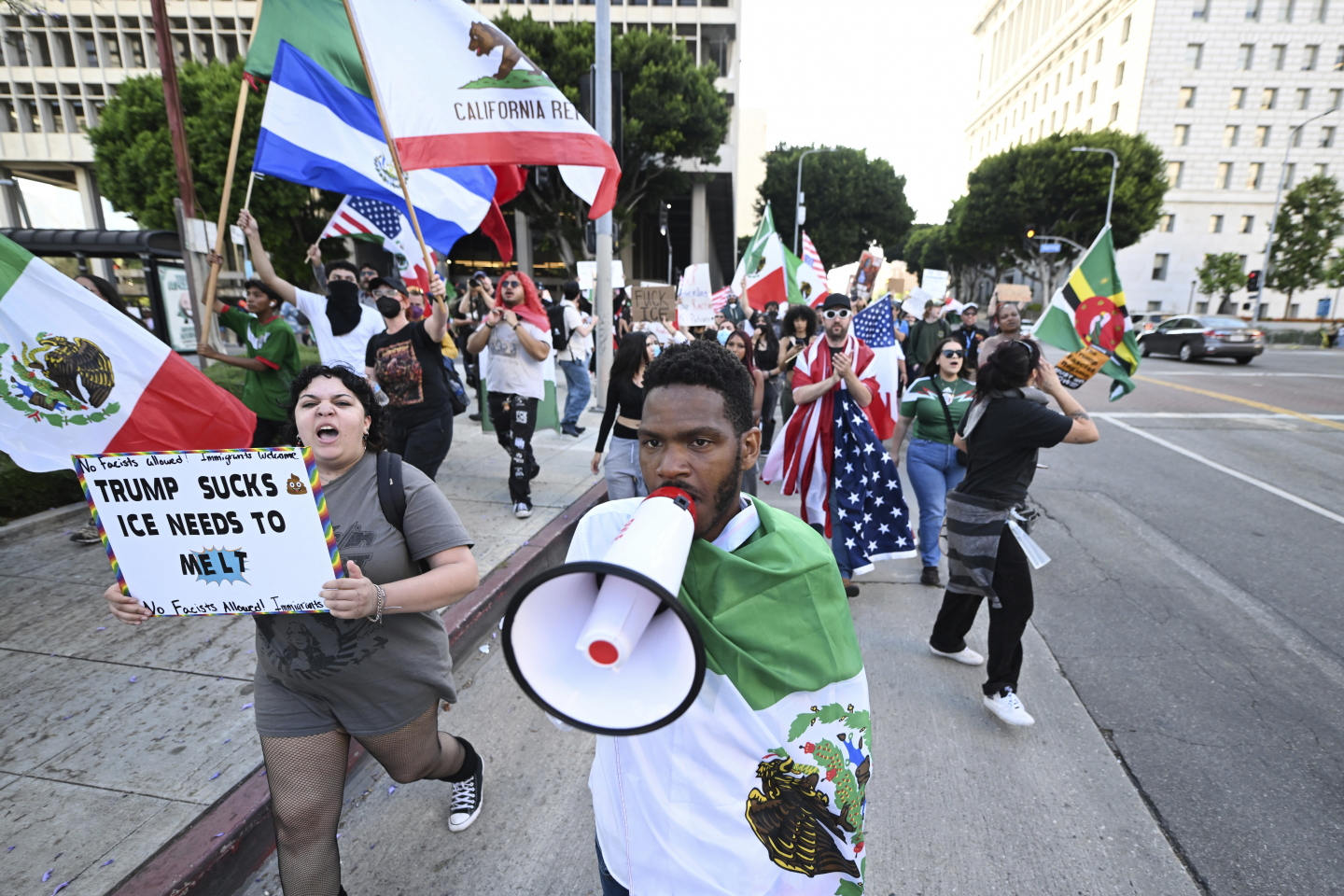 California Pol Tells Gangs to Protect 'Turf' Against ICE | RealClearPolicy