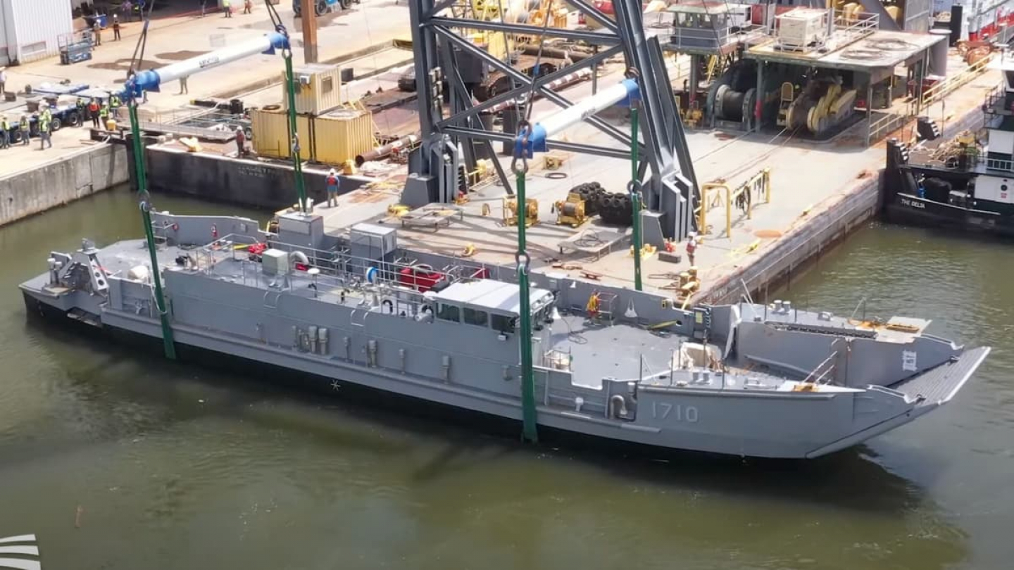 U.S. Navy Launches Monster Assault Ship With 1.2M lb Payload Capacity ...