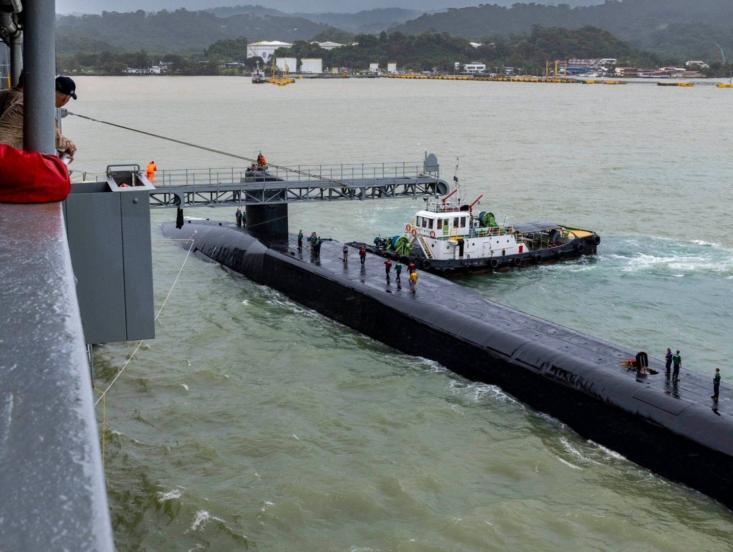 U.S. Guided-Missile Sub Makes Rare Appearance in the Philippines ...
