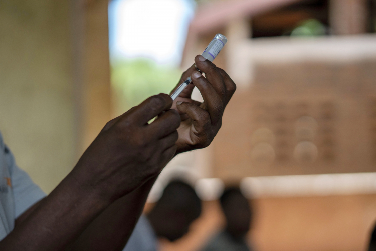 Viral Influencer: How Bill Gates’ Billions Shape US Medical Research ...
